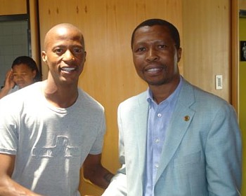 Bheki Shongwe pays tribute to the Tshabalala Family - Kaizer Chiefs FC